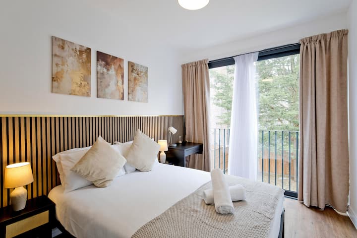 Spacious 3br Apartment Near Manor House Station - London, UK