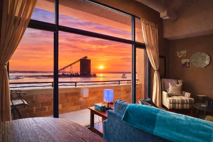 Relaxing Lake Views Amazing Sunsets By Cedar Point - Wild Walleye, Sandusky