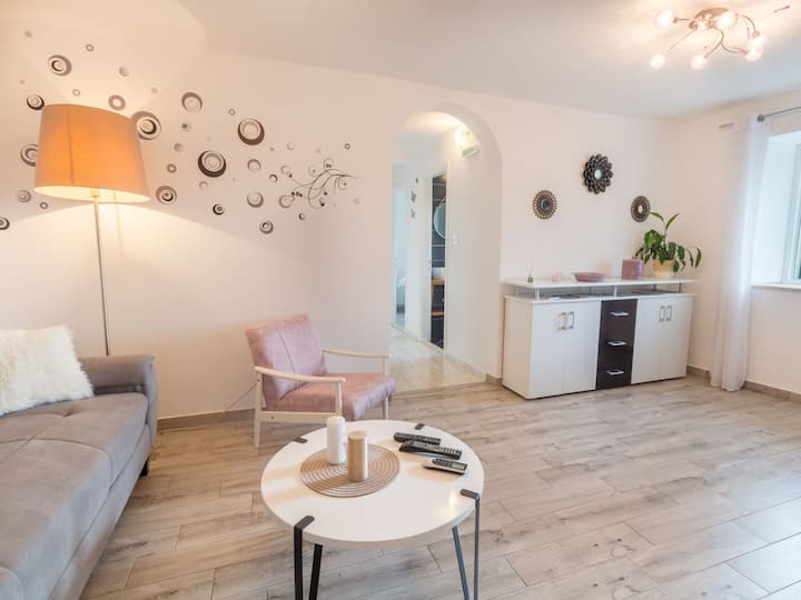 Four Bedroom Holiday Home With Sea View - Neum