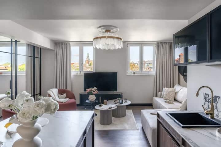 Elegant Wawel Panorama Escape Near Vistula River - Kraków