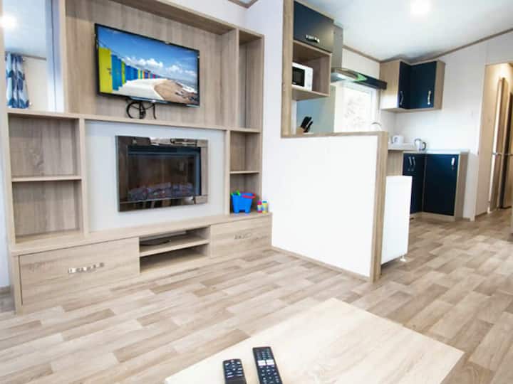 1. 2 Bedroom Statement 2 Caravan- Sleeps 6 - Dorset