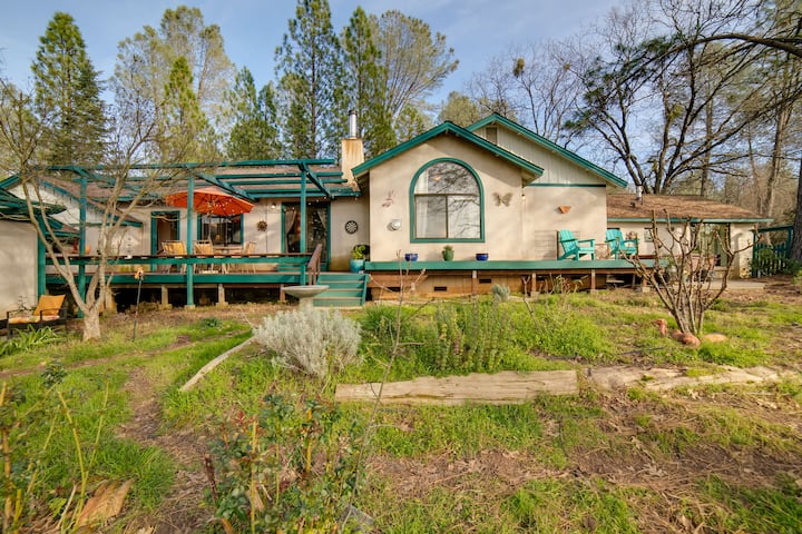 On 10 Acres! Serene Nevada City Retreat W/ Hot Tub - Nevada City, CA