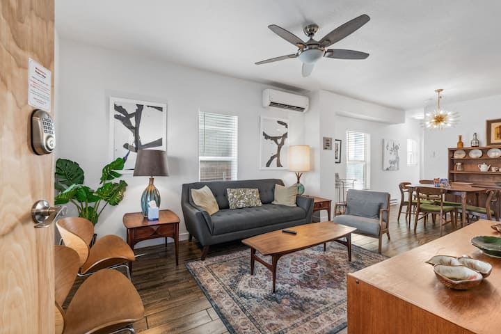 Stylish Downtown Retreat | 9 Min To Broadmoor - Colorado Springs, CO