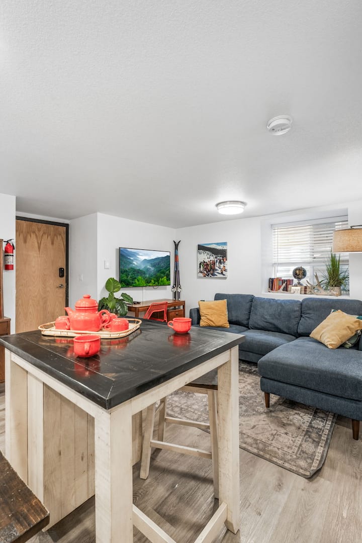 Cozy Downtown Retreat | 9 Min To Broadmoor - 콜로라도스프링스