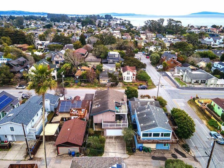 Twin Lakes Surf House - Santa Cruz, CA