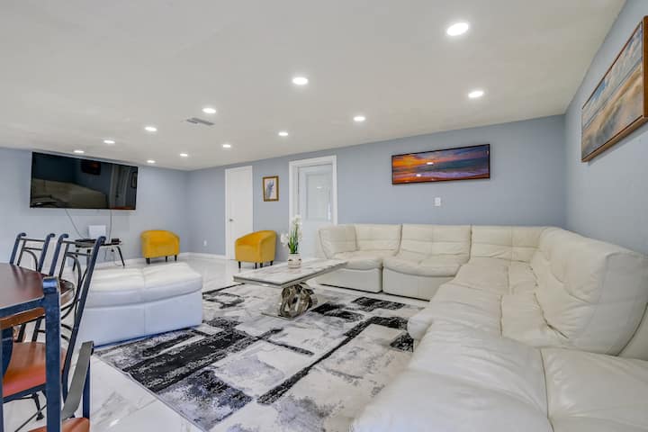 Lakefront Angler’s Oasis In Holiday! 8 Mi To Beach - Tarpon Springs, FL