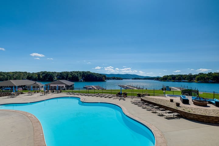 Smith Mtn Lake Fun! Resort-style Family Retreat - スミス・マウンテン湖, VA