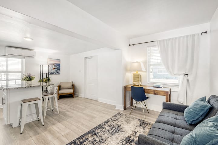 Stylish Studio Apt W/ Kitchenette + River Views - Melbourne, FL
