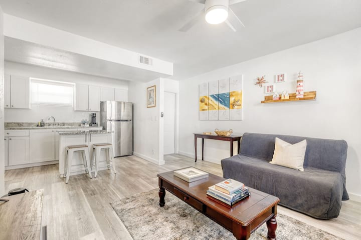 Modern 2br Apt | Short Drive From Beach & Art Walk - Melbourne Beach, FL