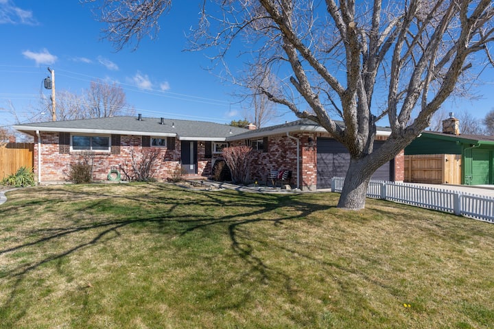 Sierra Sunset Brick Rancher | Pet Friendly - Carson City, NV