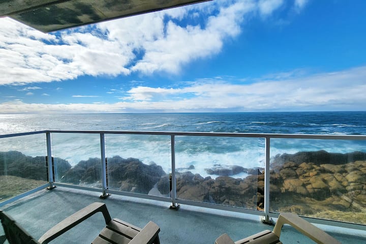 Oceanfront, Watch Whales - Reflections By The Sea - Depoe Bay, OR
