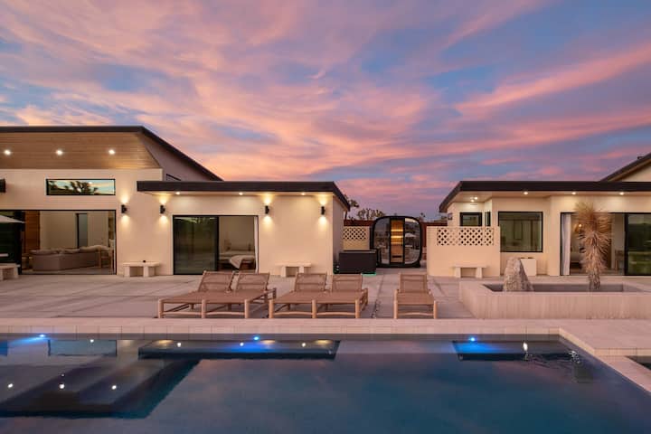The Beachhouse Wellness Resort | Beach Volleyball - ユッカ・バレー, CA