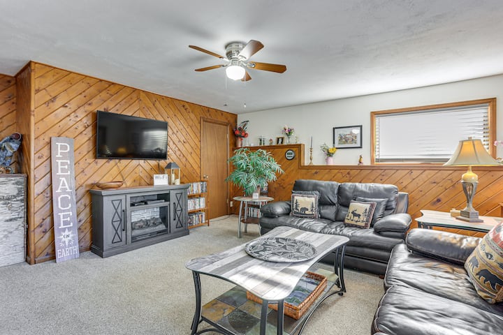 Pet-friendly Pine Home: Near Hiking & Fishing! - Staunton State Park, Pine