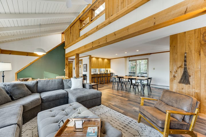 Resort-style Community! Quechee Chalet W/ Deck - Quechee, VT