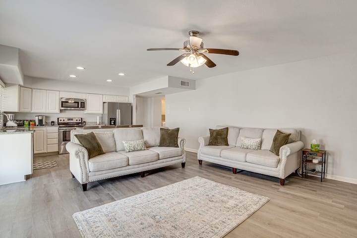 Dfw Home Base! Quiet Suburb Stay W/ Yard - Carrollton, TX