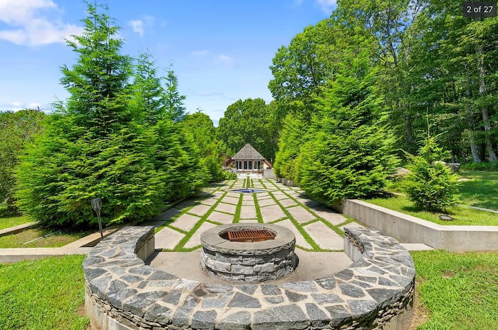 Unique Charlestown Forest Escape - Charlestown, RI