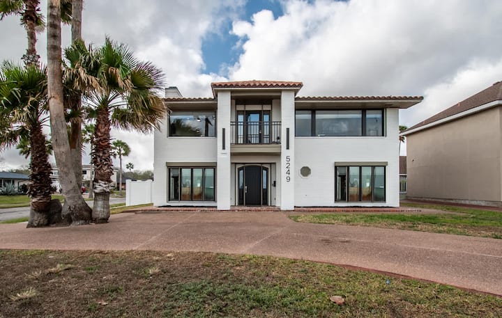 Beachfront Coastal Paradise With Private Pool - Corpus Christi, TX