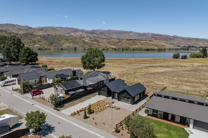 Dancing Tussock Escape - Cromwell Holiday Home - Snow Farm NZ