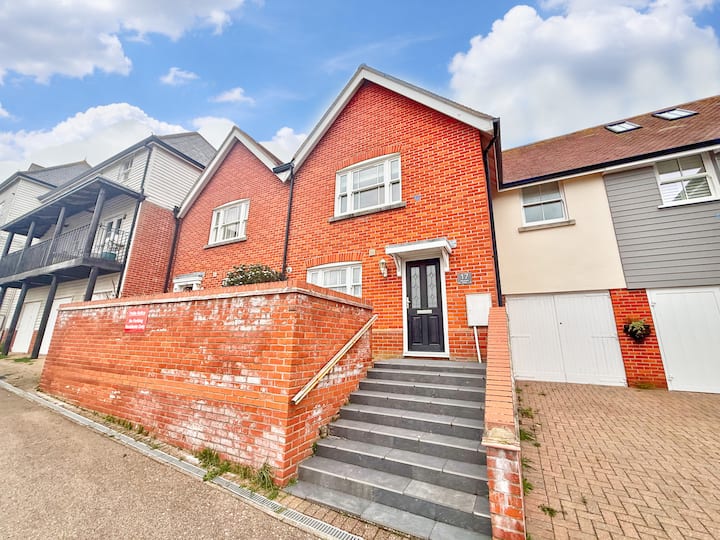 Newly Renovated Brightlingsea 3br Coastal Retreat - West Mersea