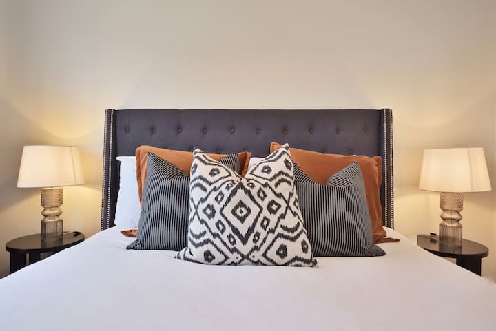 Newly Renovated • Parking For 3 Cars • Near City - 헤리퍼드