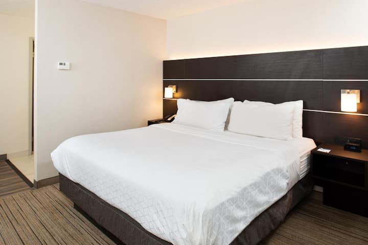 Well-appointed Room Close To Cincinnati Zoo–12 Mi - Cincinnati, OH