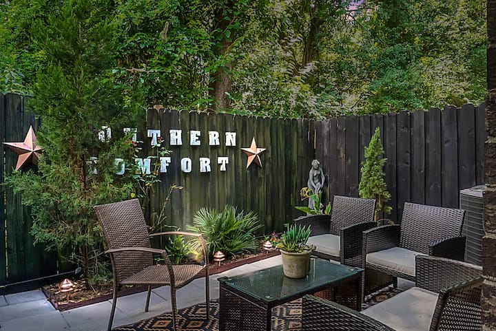 Charming Townhouse Retreat W/ Patio & Private Balc - North Charleston, SC
