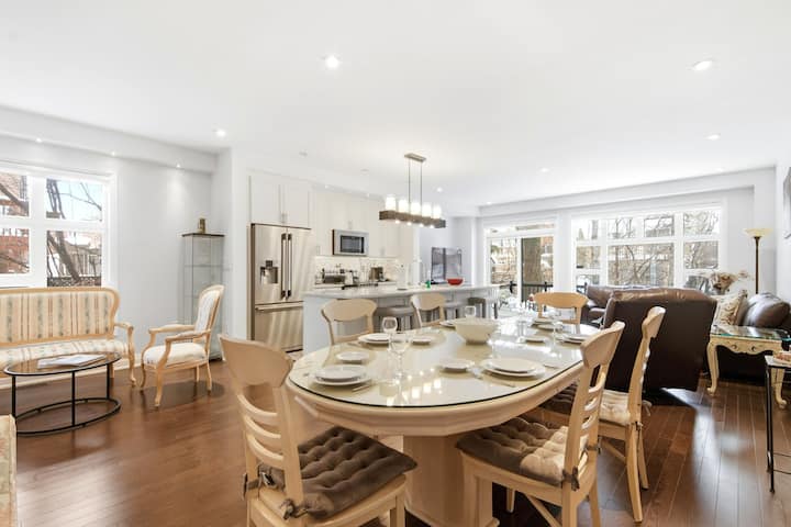 Executive Townhome | 4 Bedrooms + Office! - Markham