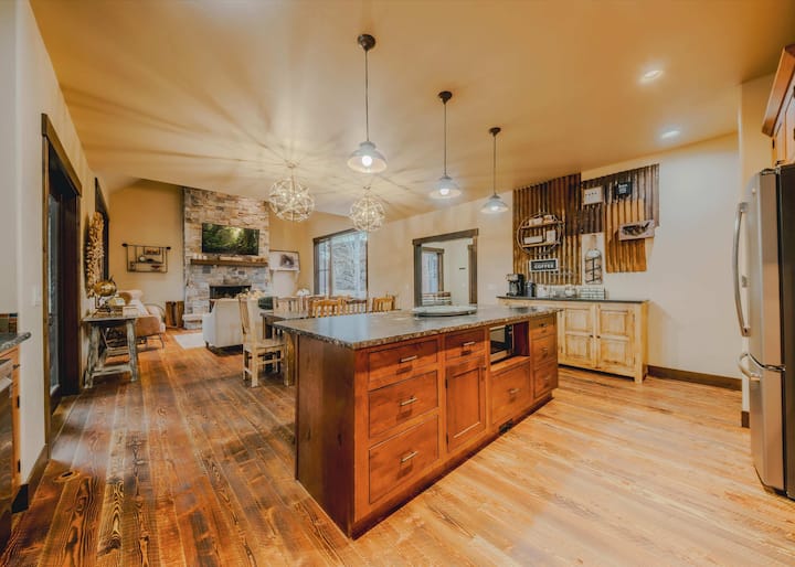 Wilderness Club Manor For 20 - Eureka