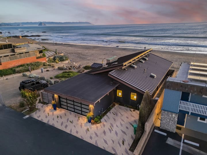 Oceanfront Home On The Sand • Firepit | The Jamie - 카유코스