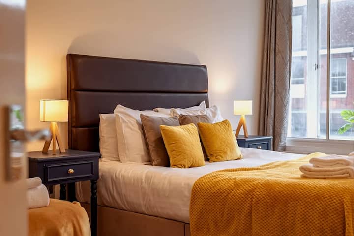 2br Town Centre With Fast Wi-fi & + Sleeps 7! - Newbury