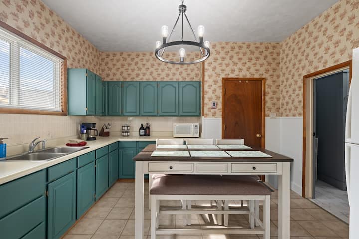 *New* King Beds, Dog Friendly W/ Fenced Yard - Anaconda, MT