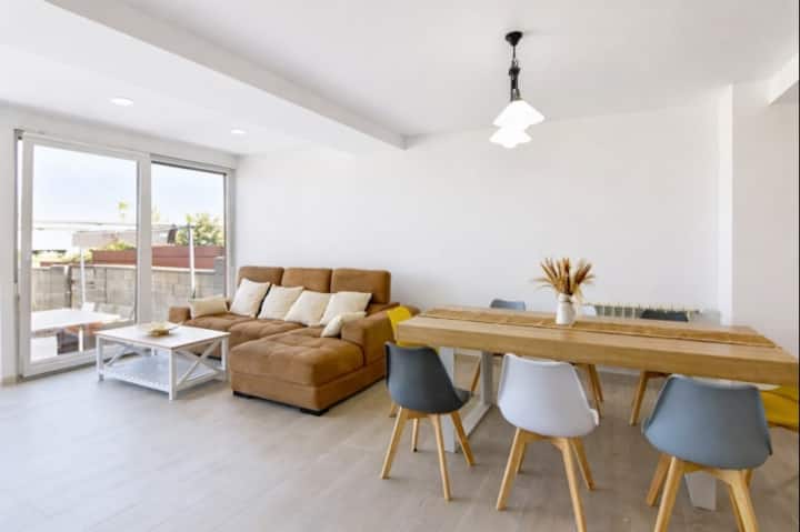 Beachfront Villa With Sea Views And A Garden - Santander