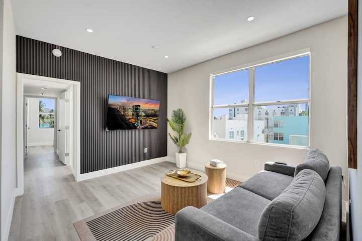 Huge 4bd/2ba Sobe Condo By Ocean Drive & Beach 405 - Miami Beach, FL