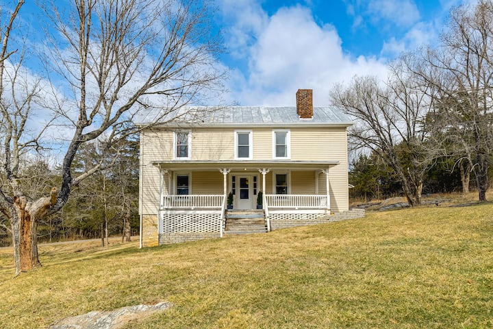 3+ Picturesque Acres! Historic Lexington Farmhouse - Lexington, VA