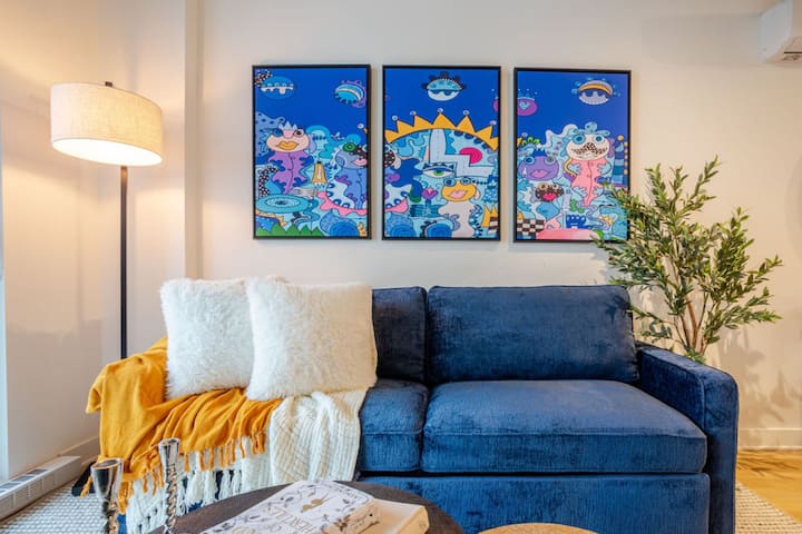 City Living | Gym & Rooftop Pool Views - Montreal