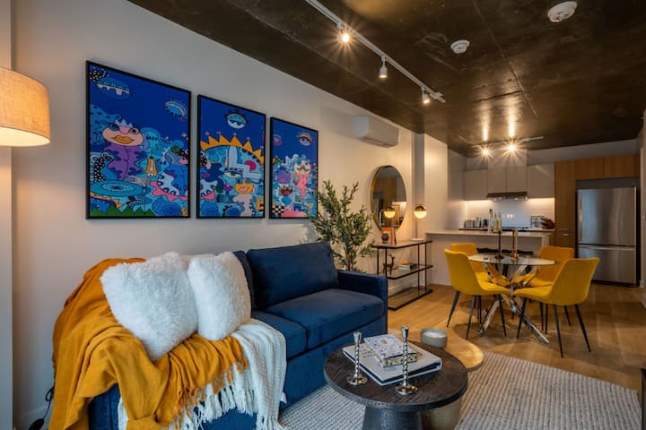 Downtown Comfort | Free Parking & Ev - Montréal, QC