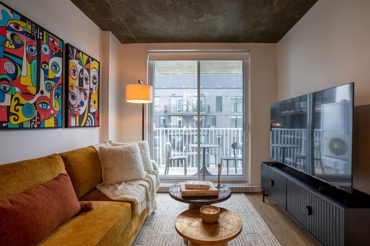 Stylish Suite | Gym & Rooftop Pool - Montreal