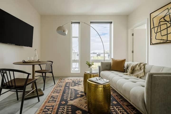 The Artesian - Cozy Two Bedrooms - Denver, CO