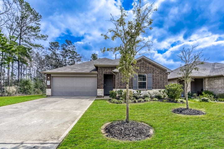 Tch - Comfy 4bd/2ba Home In Magnolia W/ Workspace - Magnolia, TX