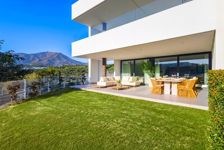 Luxury Apartment With A Private Garden - Estepona