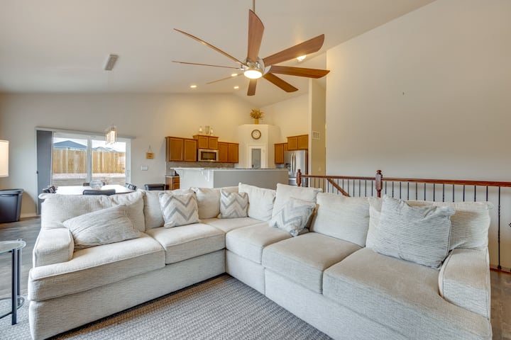 Near Powers Corridor & Bases! Spacious Family Home - Colorado Springs, CO