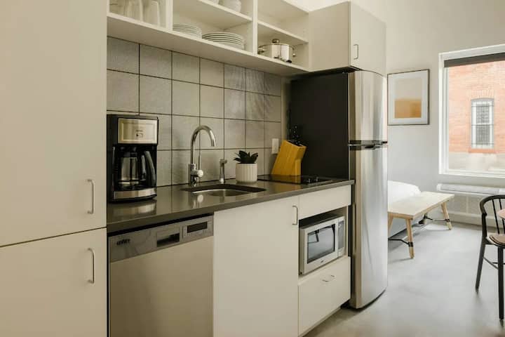 The Artesian - Stylish Denver Studio - East Colfax Avenue – Denver
