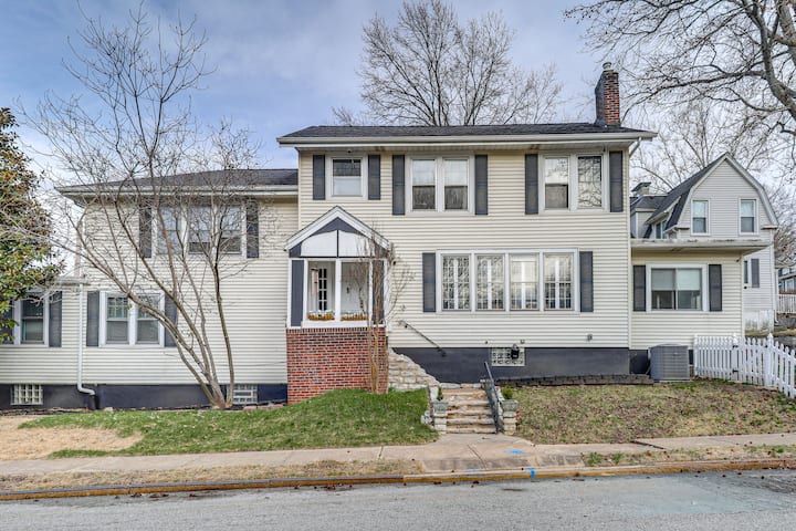 Lakeside Clifton Heights Home Near Forest Park - St. Louis, MO