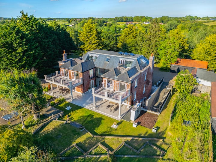 The Essex Mansion - Uk48355 - Brentwood