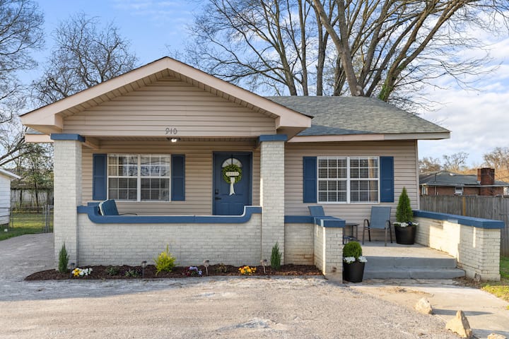 The Cottage On College Street - Muscle Shoals, AL