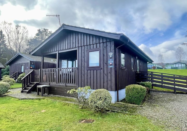 Heather Lodge - Inviting Hot Tub With Loch Views - Dunoon