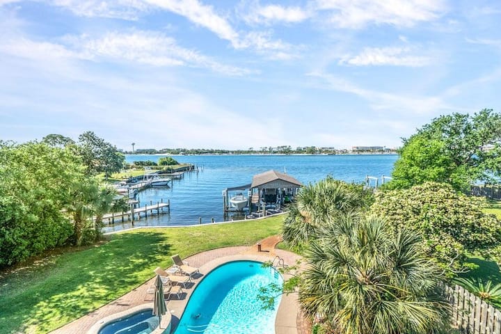 326 | On The Bay + Pool + Hot Tub + Boat Dock! - Okaloosa Island, FL