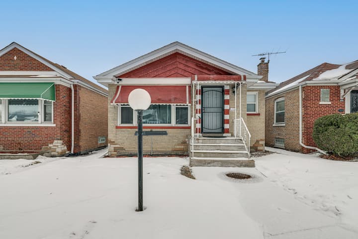 Commuter-friendly Bungalow In Chicago's South Side - ハモンド, IN