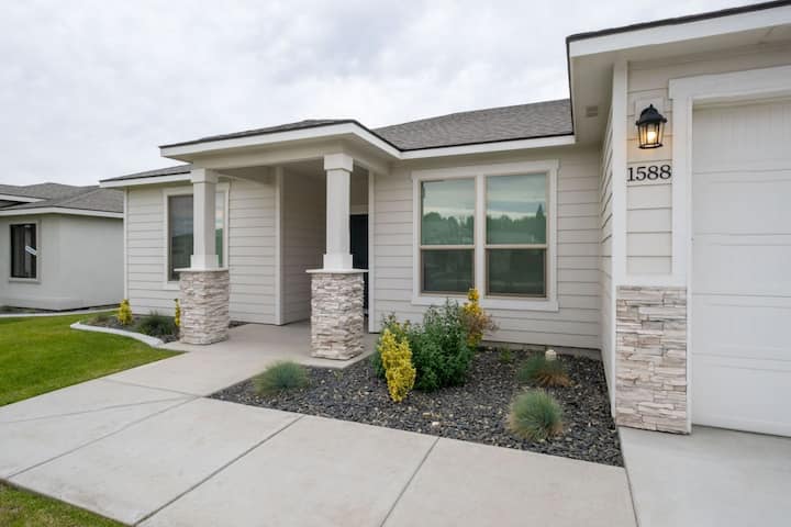 New Home | Gourmet Kitchen & Patio - Richland, WA