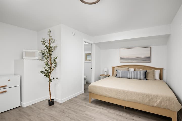 Ocean Rogue Inn Suite #10 - Suite | Oceanfront - Rockaway Beach